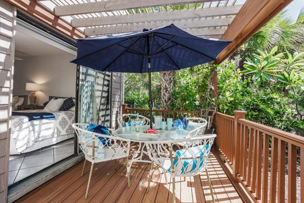 Siesta Dunes Modern First Floor End Unit, Siesta Key (updated prices 2026)