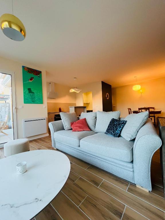 villa bleu marine chic calme et jardin, Andrézieux-Bouthéon (tarifs ...