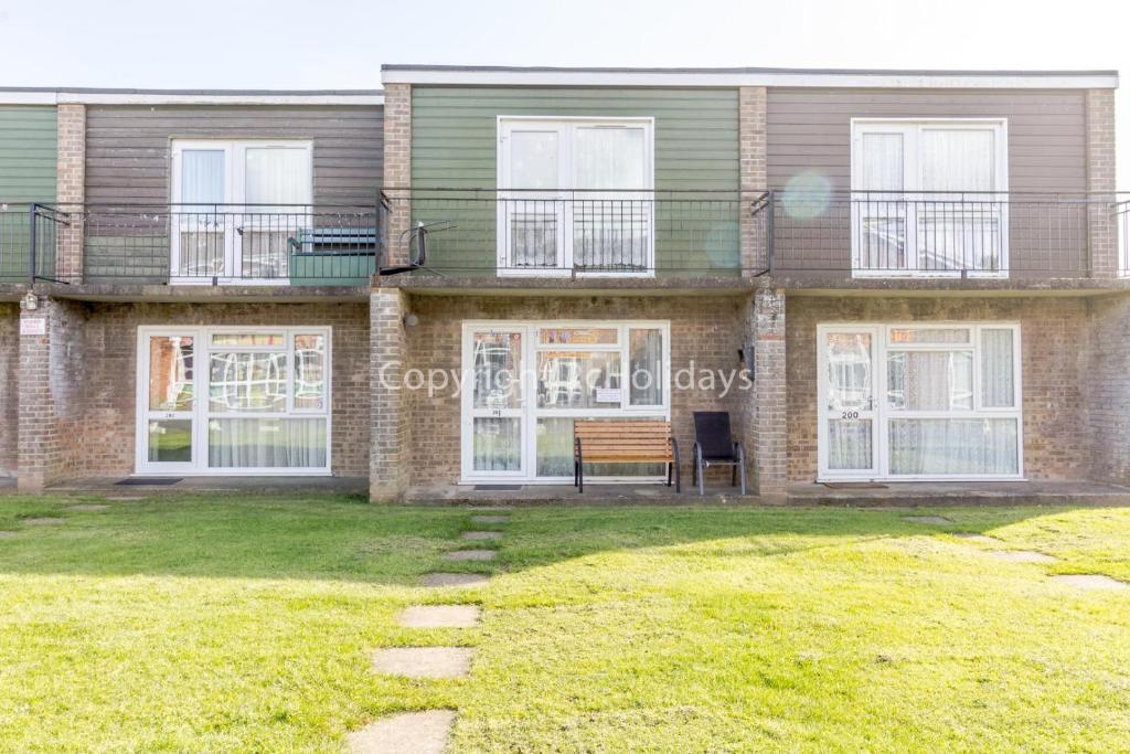 Great 3 Bed Chalet To Hire In Hemsby, Ideal For A Seaside Break! Ref ...