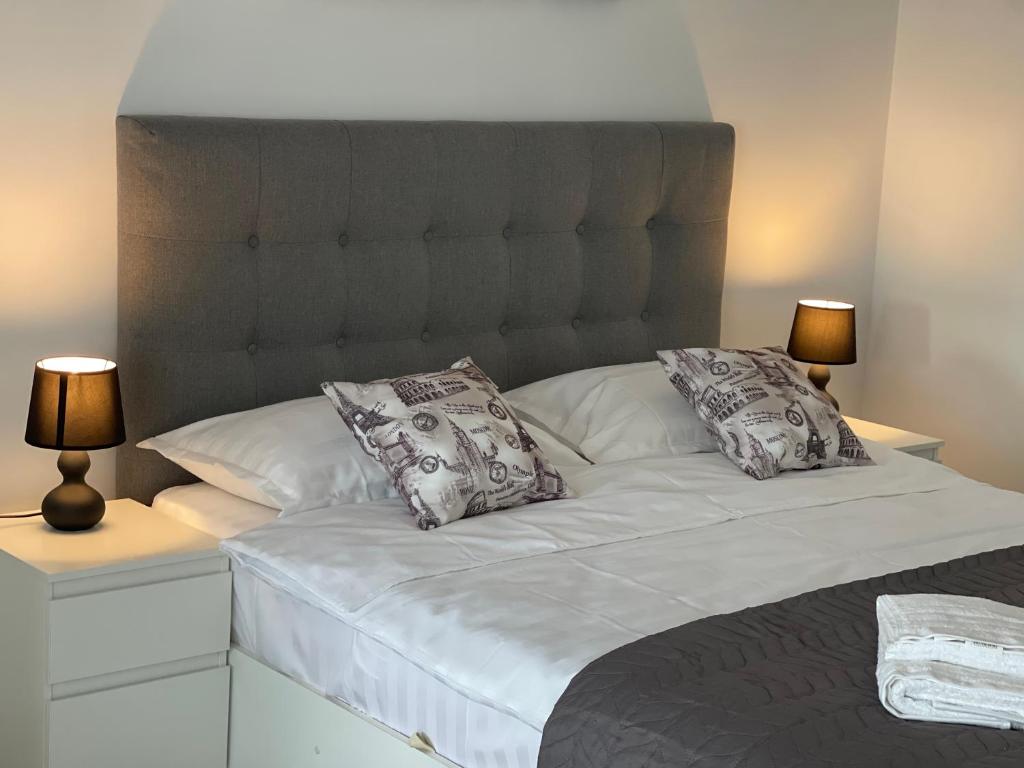 Bucharest Airport Henri Coanda & Therme-SELF CHECK-IN, Otopeni ...