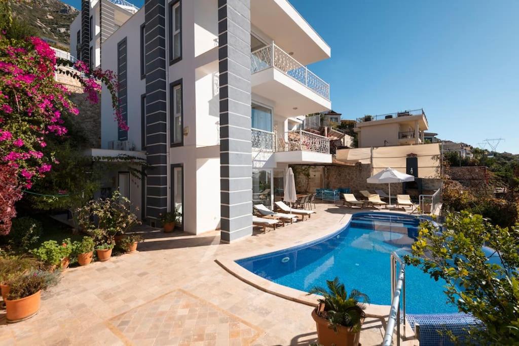 4 Bedroom Luxury Villa in Kalkan with Great Sea Views, Kalkan (precios ...
