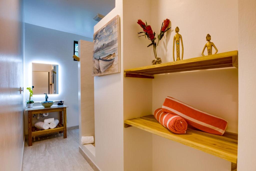 The Sea Glass Inn, Placencia Village (updated prices 2024)