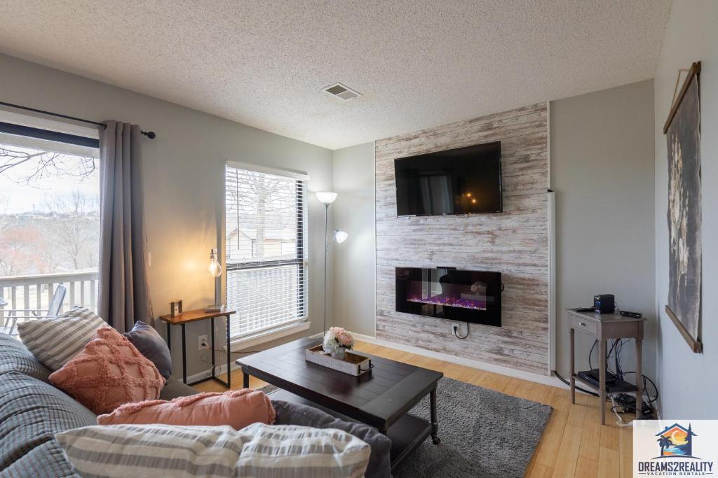 1BR Walk-In Condo at Pointe Royal - 2 Pools - FREE TICKETS INCLUDED ...