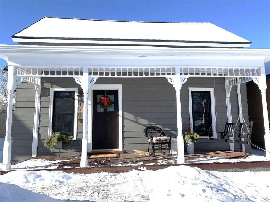 Offering Wi-fi, Hot Tub, Bbq, A/c, Fenced Back Yard, And Stunning Home Décor -Orion`s View - Montana