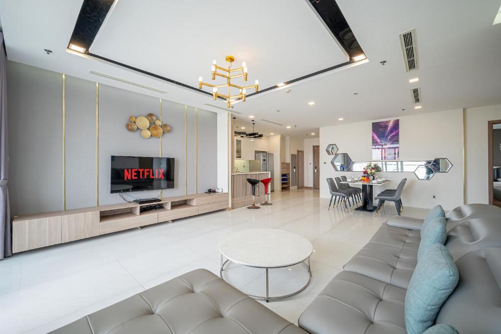 Landmark Luxury Apartment 1234PN - SuiteTrails