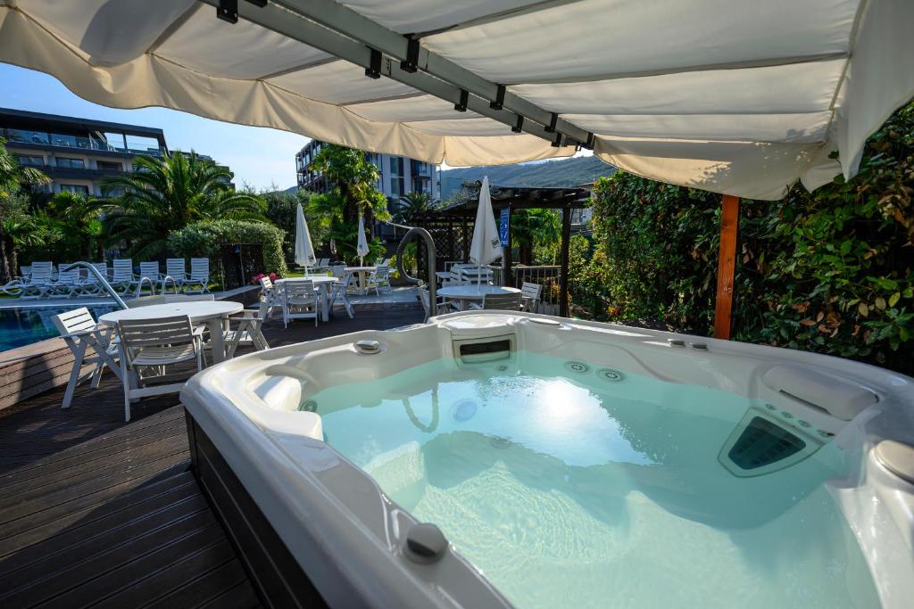 Hotel Riviera, Riva del Garda (updated prices 2025)