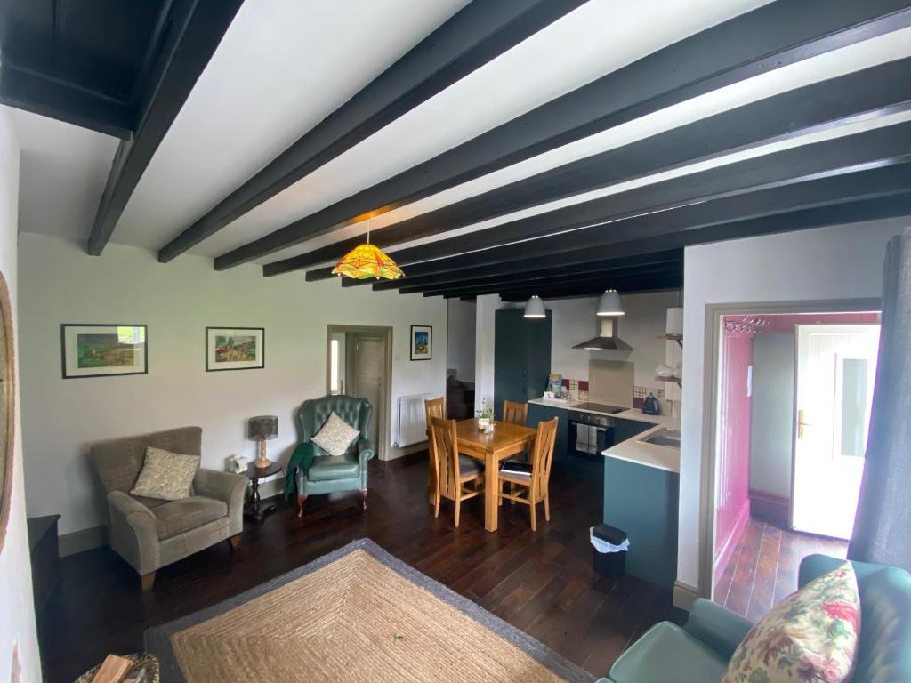 Cosy Village Retreat - Pub - Log Burner - Patio Nook, Newton Aycliffe ...