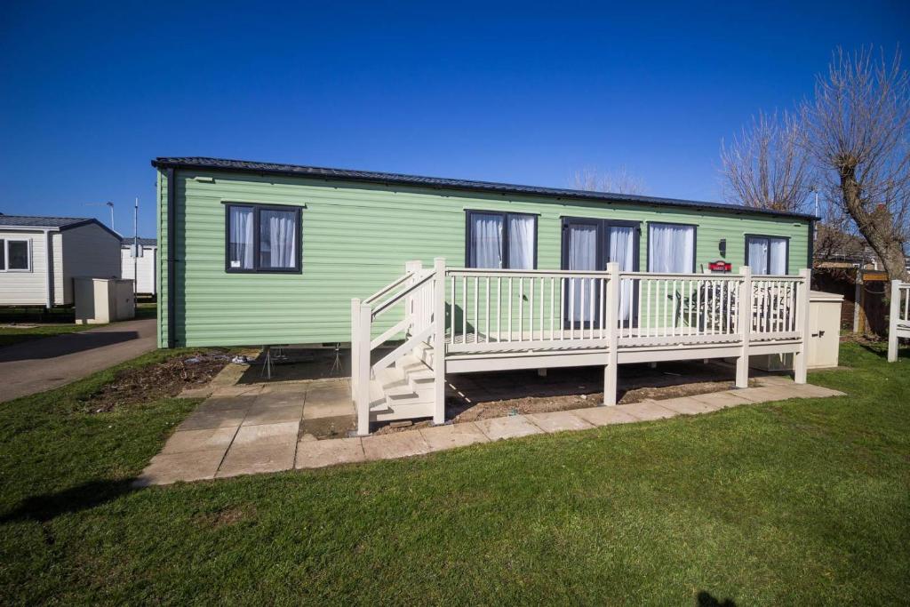 Beautiful 6 Berth Caravan At California Cliffs Nearby Scratby Beach Ref ...