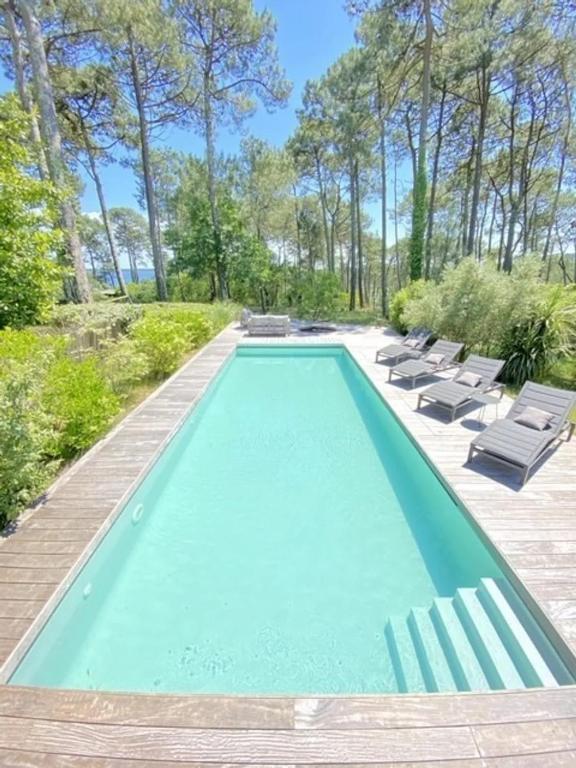 Biscarrosse Hautes Rives Villa avec piscine vue lac pour 12 personnes ...