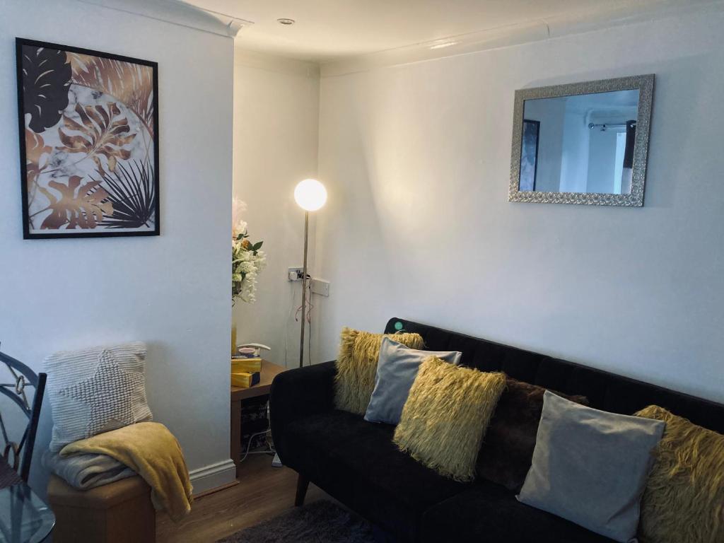 Whaddon House, Cosy Short-stays Bletchley, MK, Bletchley (updated ...