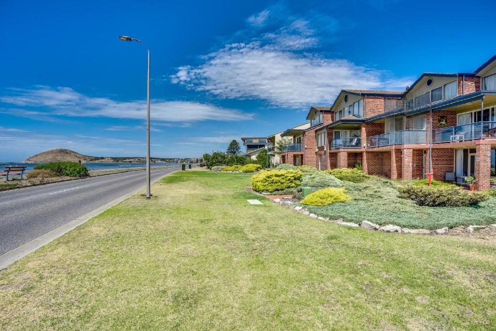 Franklin Beachfront Apartment: Superb View, Ground Floor, Wifi, 3br - Stay 4 Nights, Pay Only 3 (June - August 2025) - Victor Harbor