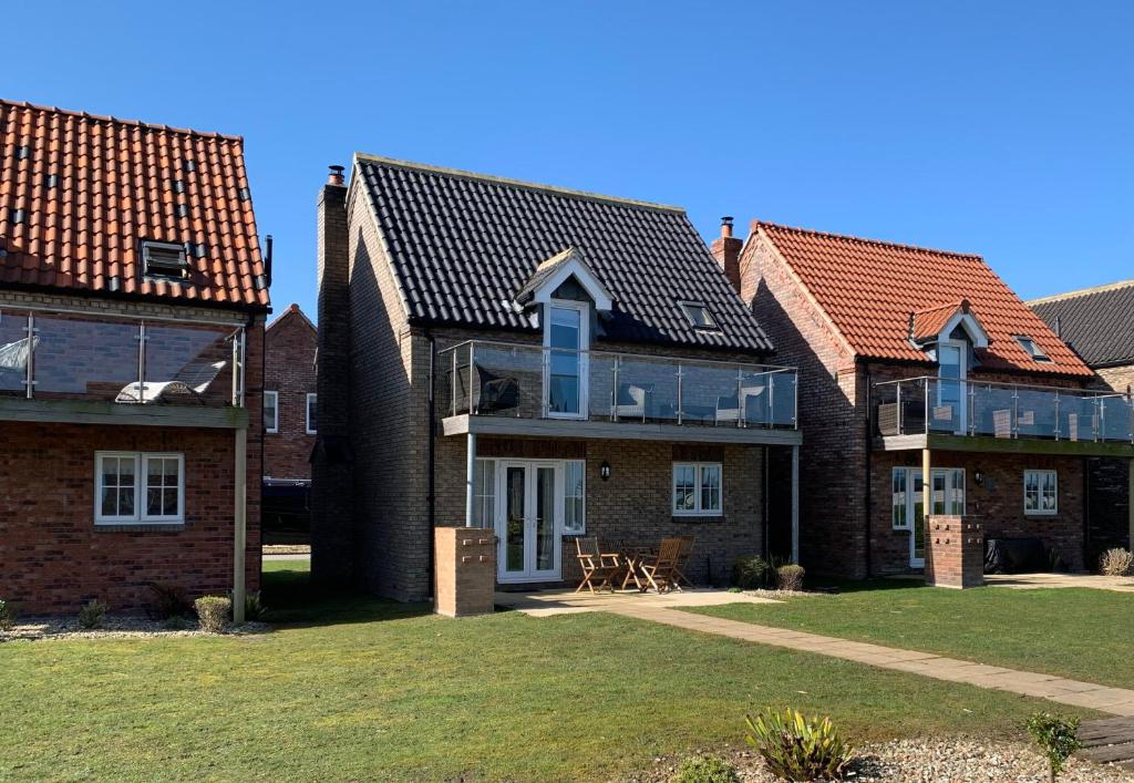 Sandy Shores at The Bay Filey, sleeps 4, 1 dog welcome for free too ...