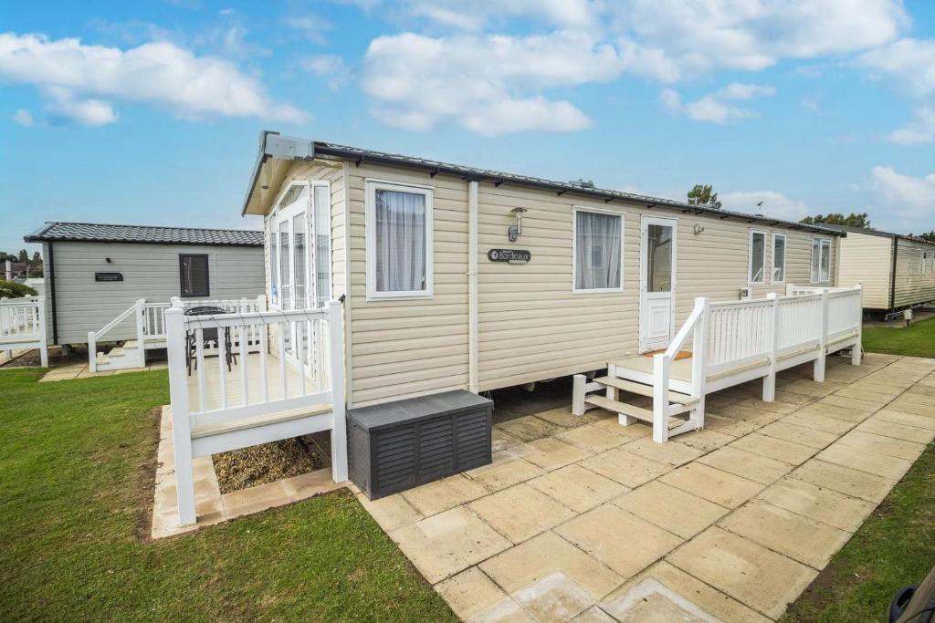 Lovely 8 Berth Caravan For Hire At Haven Hopton Holiday Park Ref 80061g ...