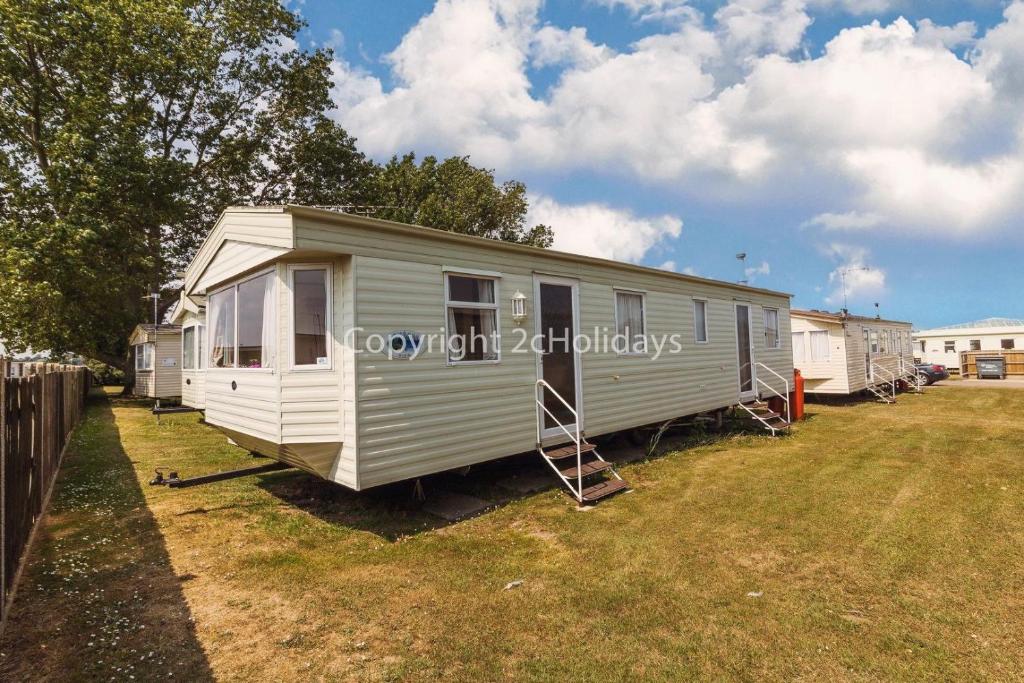 Caravan By The Sea At California Cliffs Holiday Park In Norfolk Ref ...
