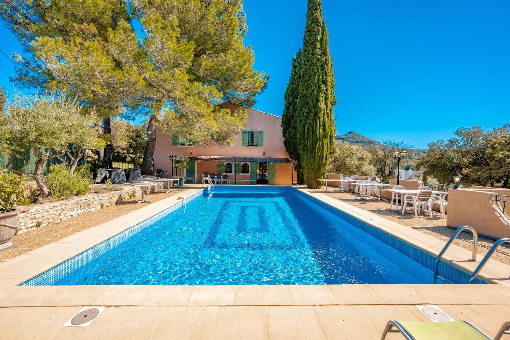 La maison du Rouge Gorge - Charmante maison climatisée avec piscine ...