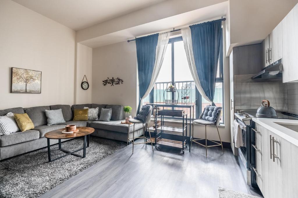 GLOBALSTAY New Downtown Hamilton Apartments Free parking - SuiteTrails