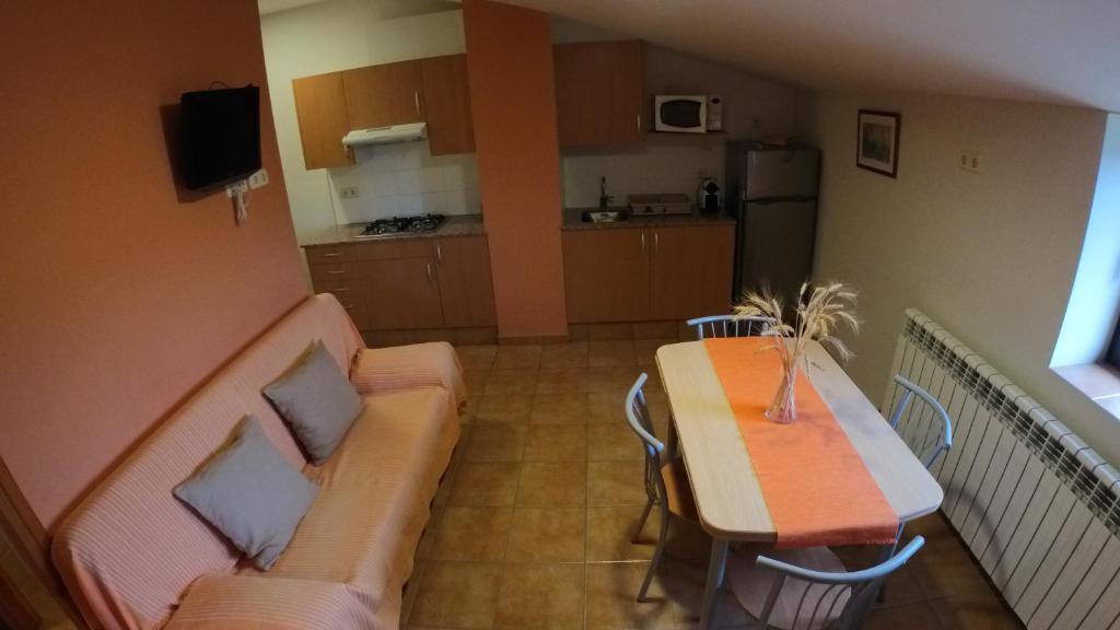 Castell de Ceuró. Hotel Rural, Ogern (updated prices 2025)