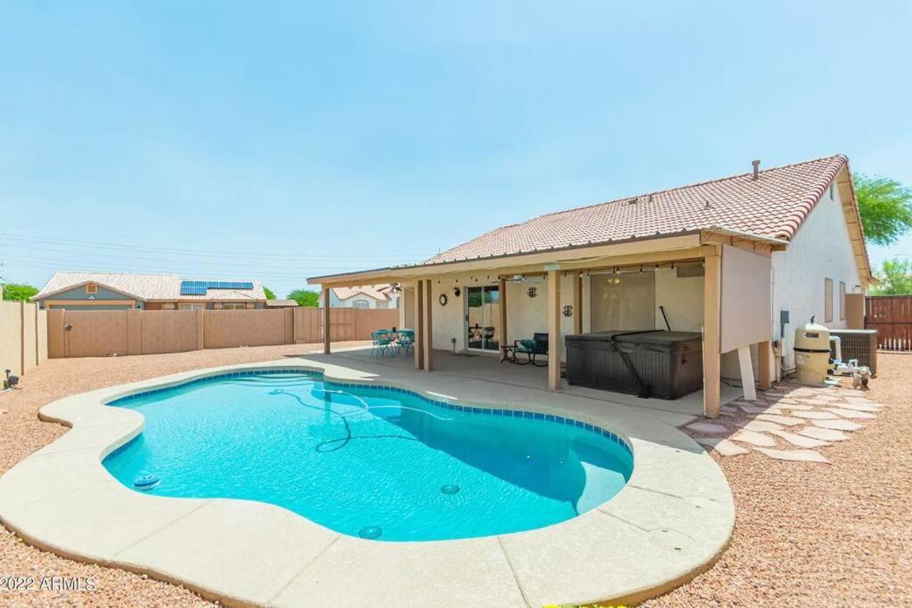 Modern private vacation home with sparkling pool and hot tub!, Casa ...