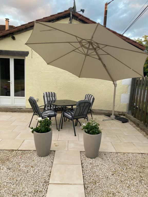 Adorable 1 Bed Gite With Stunning Outside Space - Dordogne