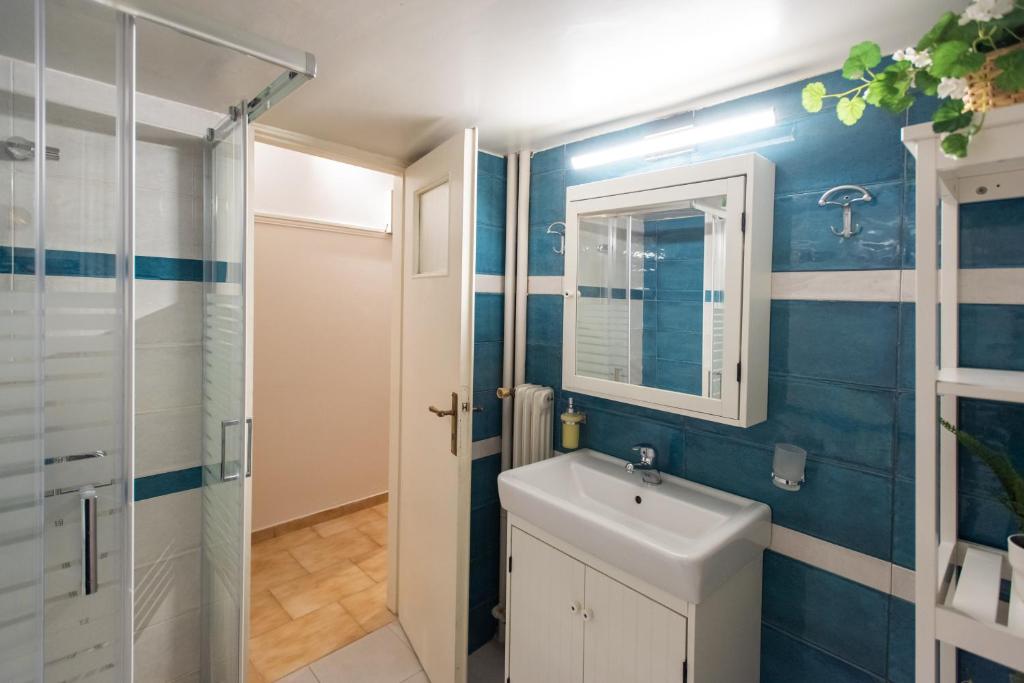 Blue Ark Gate to History, Athens (updated prices 2025)