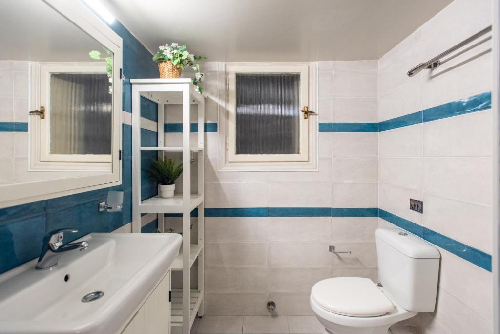 Blue Ark Gate to History, Athens (updated prices 2025)