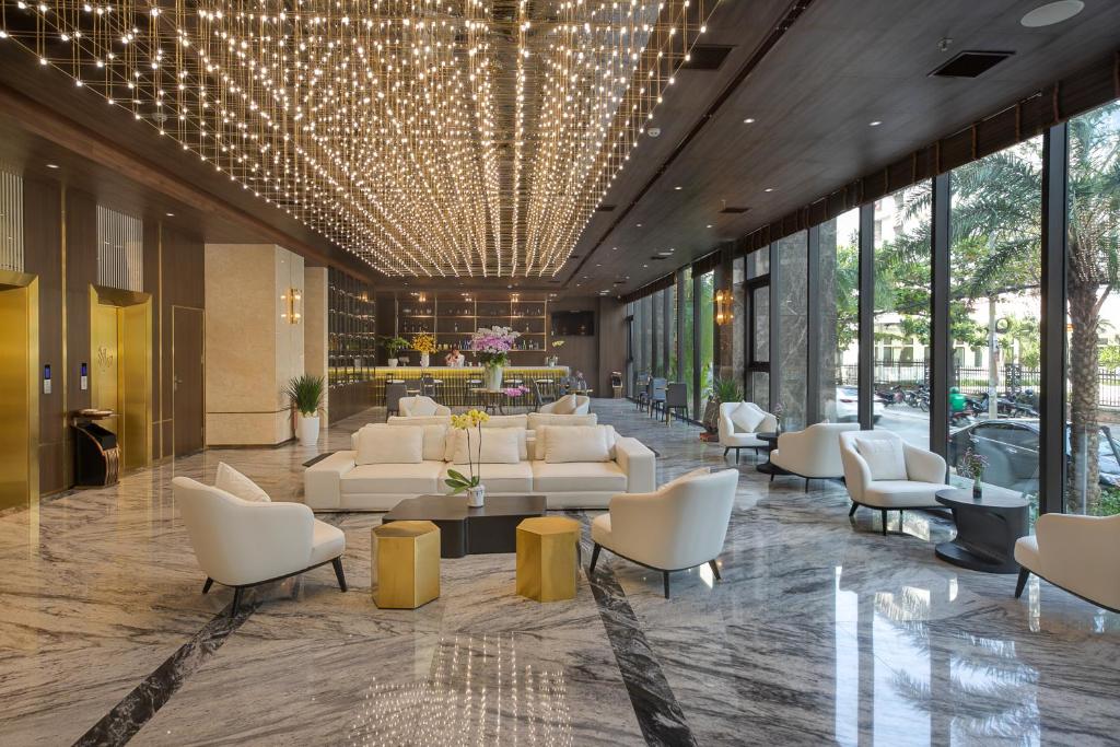 Golden Lotus Grand Da Nang - Panoramic Rooftop Bar & Daily Afternoon ...
