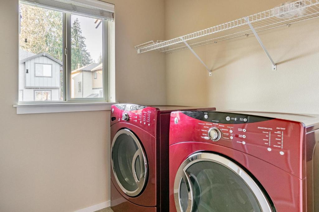 Contemporary 3BR Townhouse in Bothell, Bothell (updated prices 2024)