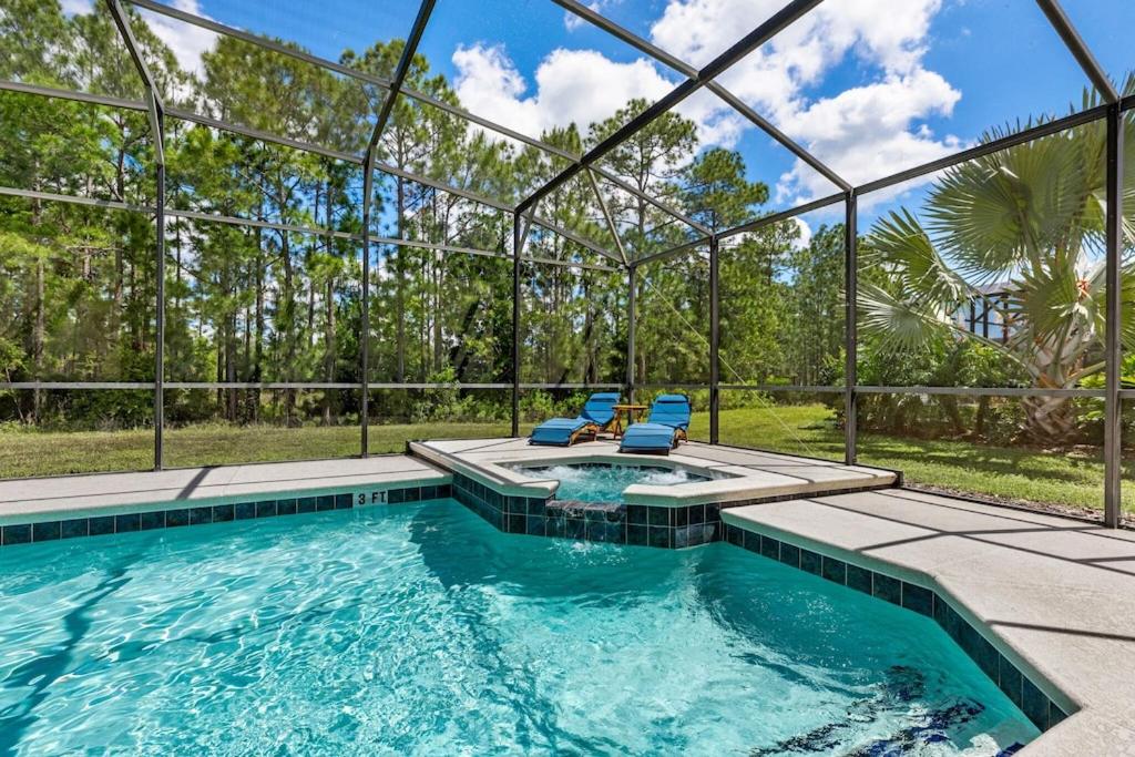#469-Fabulous 6 Bed home with private pool/spa, extended deck and a ...