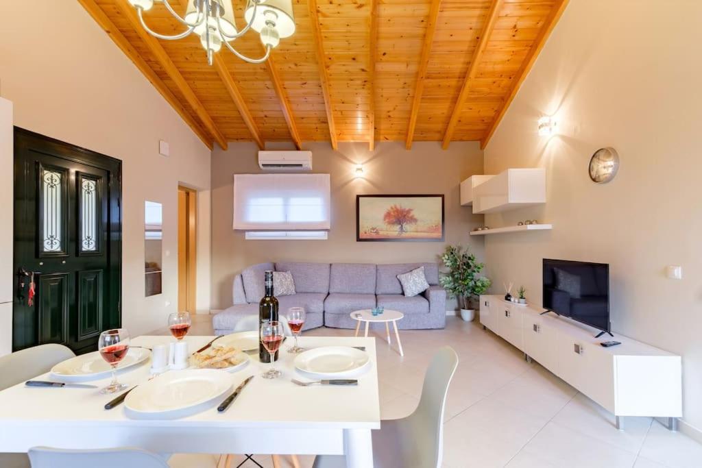 Lotza Estate 2, Kynopiástai (updated prices 2025)