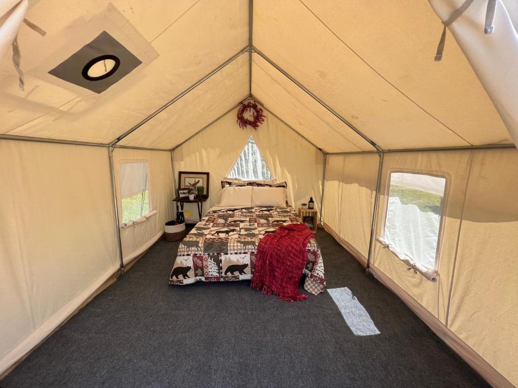 Tentrr Signature Site - Phoenix at Defenders Retreat - Site I, Silver ...