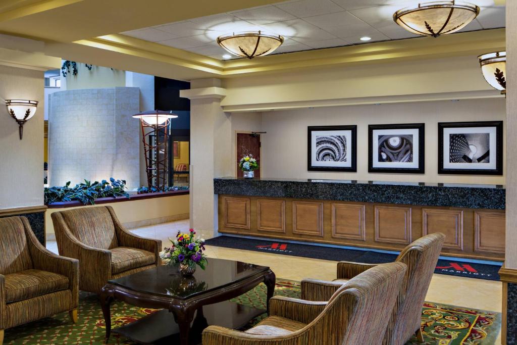 Radisson Hotel Cedar Rapids, Cedar Rapids – Updated 2023 Prices
