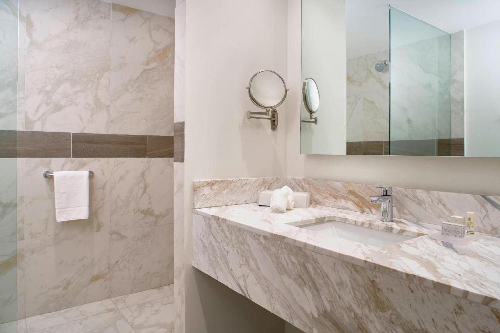 Courtyard by Marriott Mexico City Toreo, Mexico City (updated prices 2025)