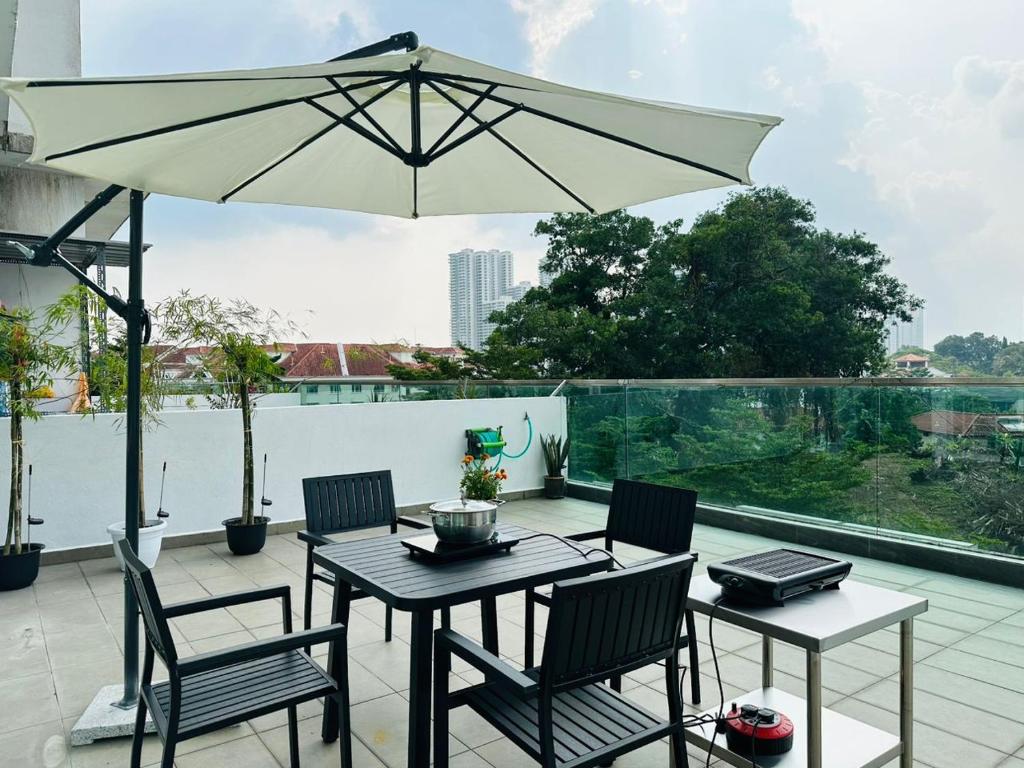 Paragon Residence 8-12pax-Big Balcony with BBQ, Johor Bahru (updated ...