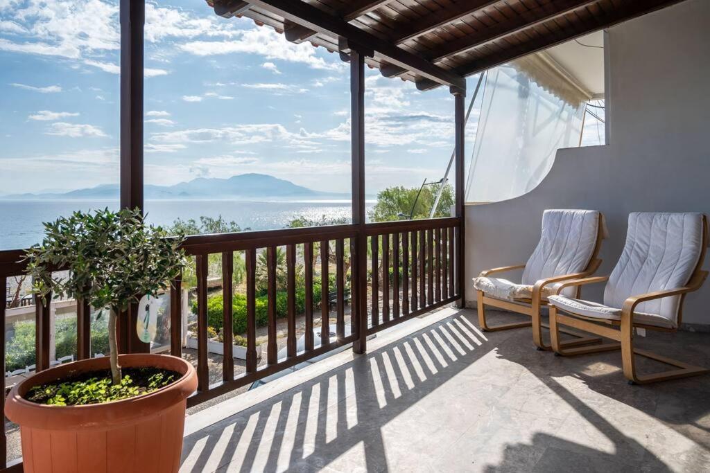 Μεζονέτα στο κύμα, Kiáton (updated prices 2026)
