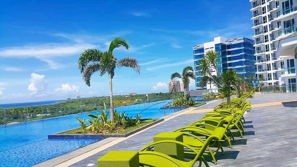 Mactan Airport view with Beach Condominuim, Punta Engaño (updated ...