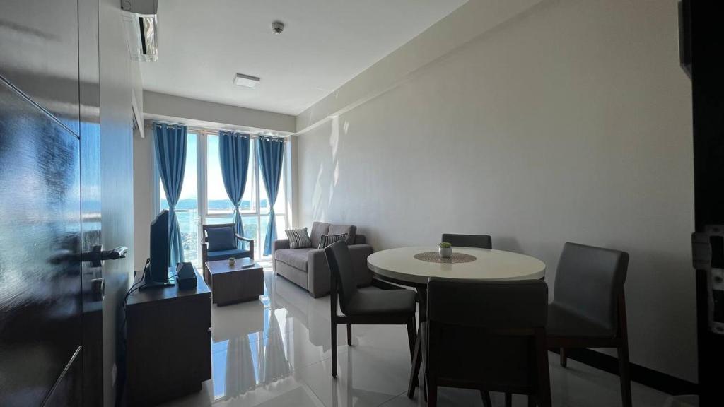 Mactan Airport view with Beach Condominuim, Punta Engaño (updated ...