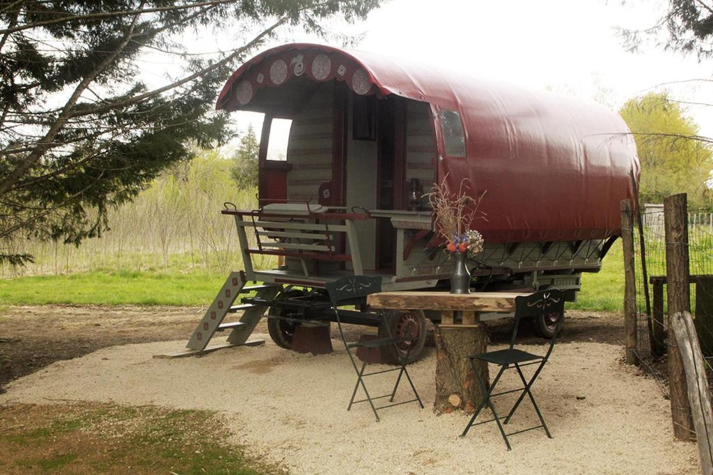 Roulotte irlandaise Polly, Saint-Vincent-en-Bresse – Updated 2024 Prices
