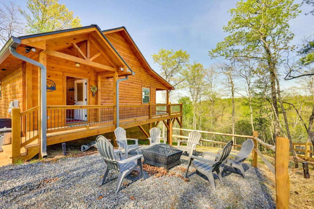 Mountain View and Fire Pit Updated Murphy Cabin!, Murphy (updated ...