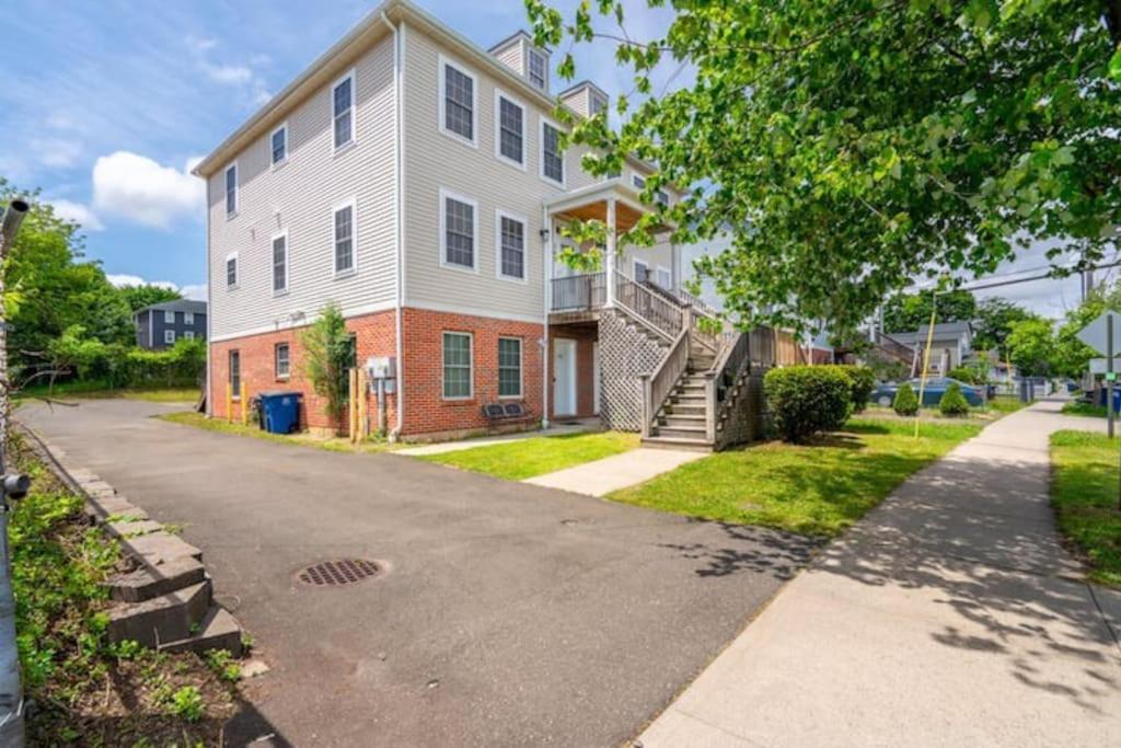 Gorgeous Waterfront 2:1 - 2 houses in 1 building., New Haven (updated ...