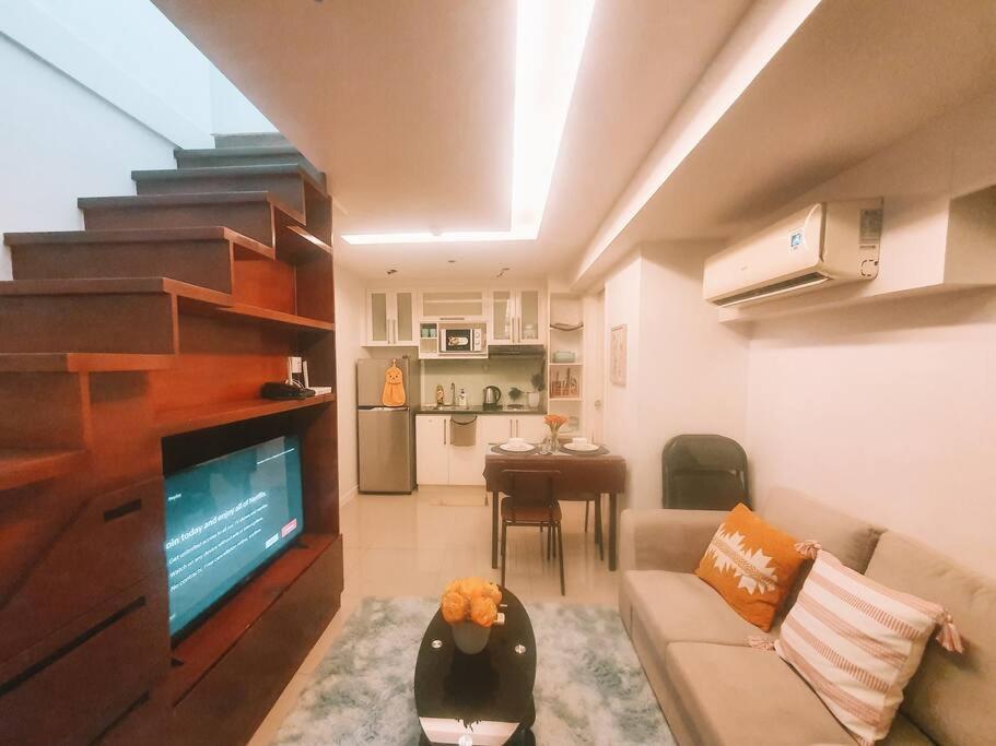 BGC Taguig Cozy 2 bedroom loft, with stunning BGC skyline view!, Manila ...