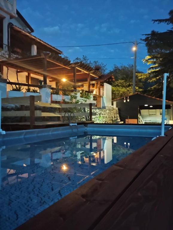 Ala da-apartman sa bazenom, Zadvarje (updated prices 2025)