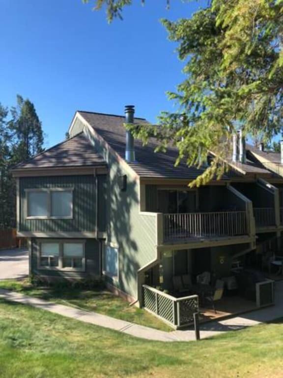 Akiskinook at Windermere Lake - Private beach access - New pool and hot ...