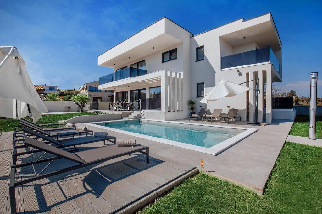 Villa Andris-luxury villa near sandy beach - by TRAVELER tourist agency ...