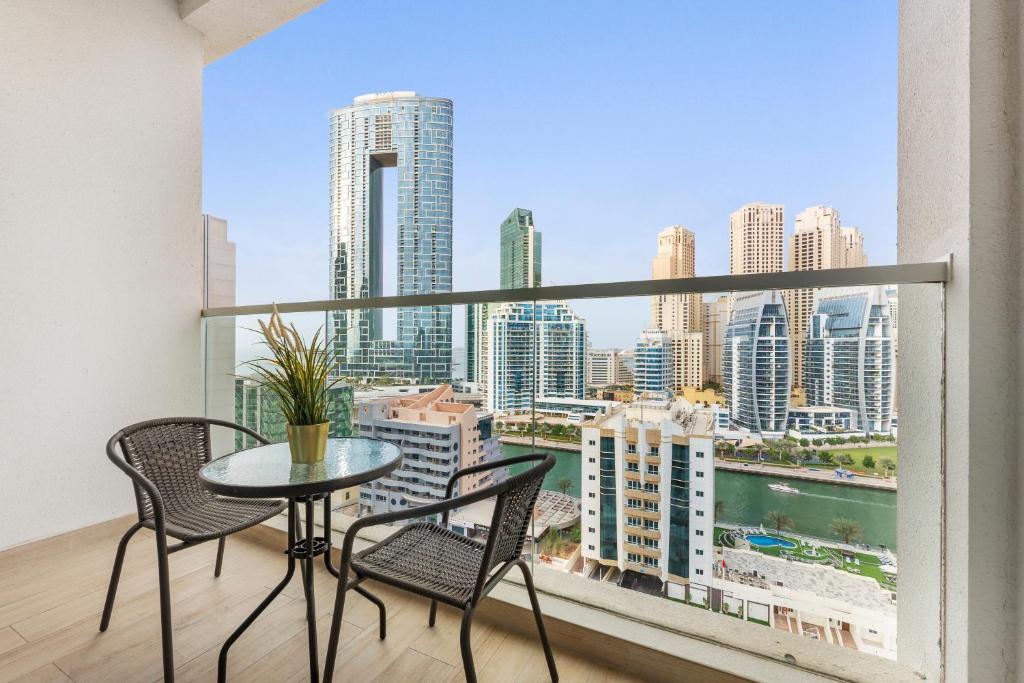 A Living Luxury Studio - Studio One Dubai Marina, Dubai (updated prices 2025)
