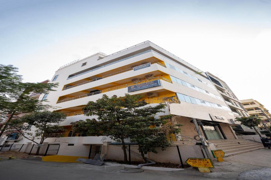 Yellow Bells Signature HITEC City, Hyderabad – Updated 2023 Prices