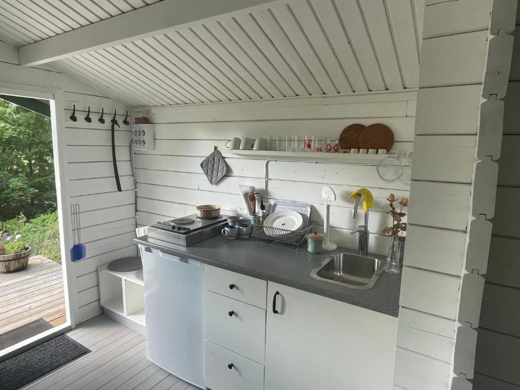 Stuga på landet nära hav och stad, Rockneby – Precios actualizados 2024