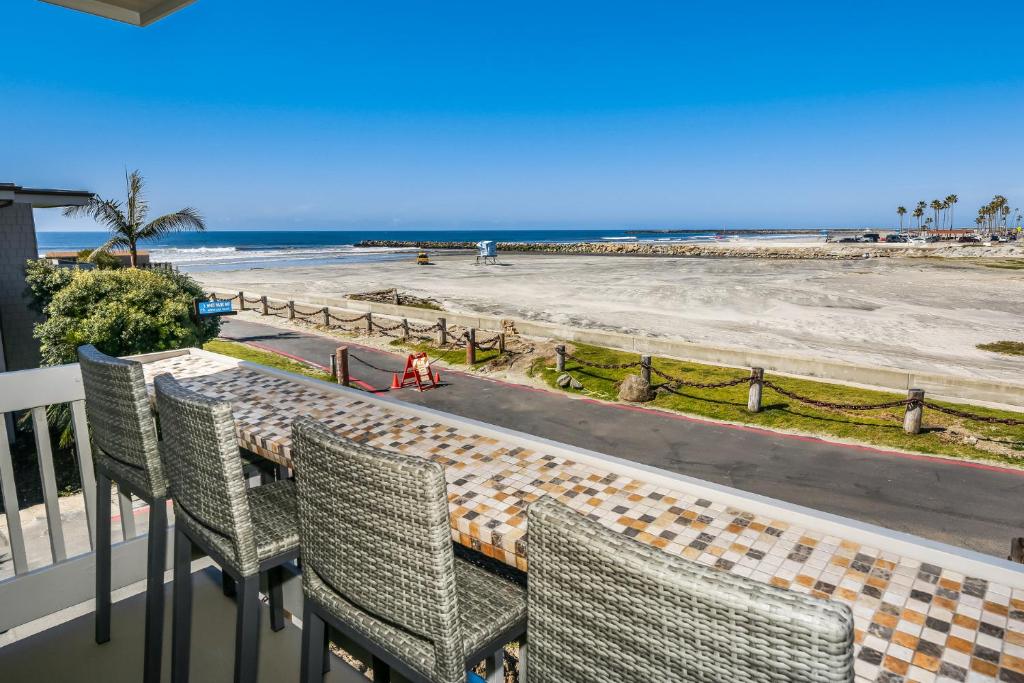 F14 - Tower 10 Oceanview Cottage, Oceanside (updated prices 2026)