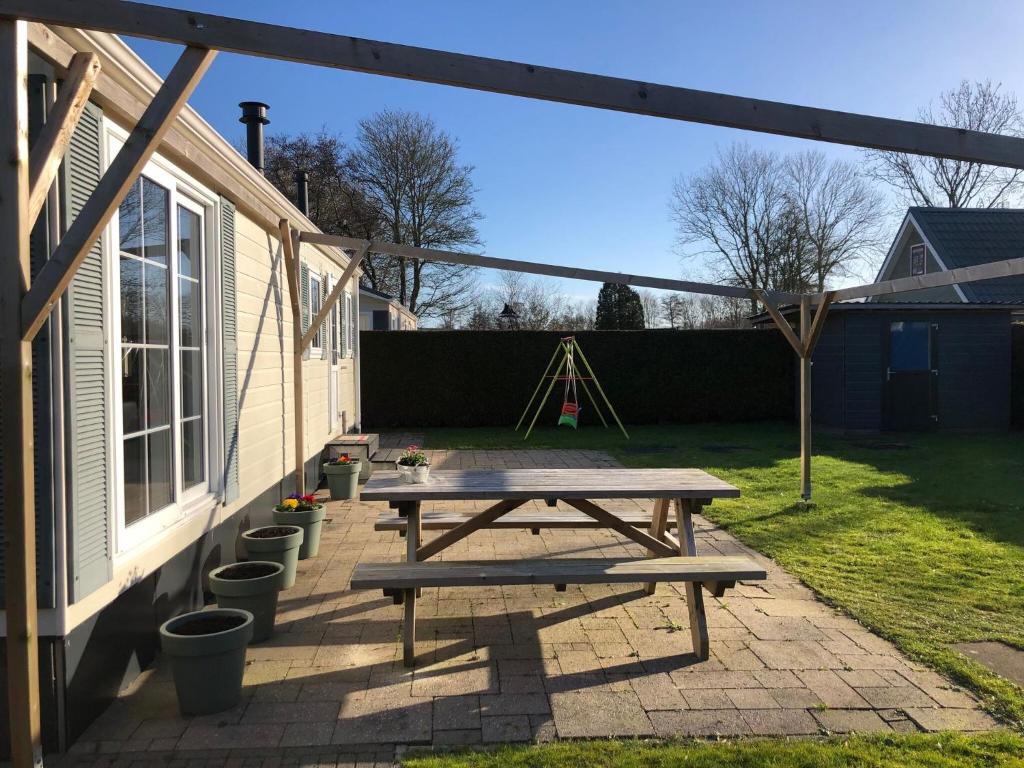 Tranquil chalet near the Wadden Sea, Tzummarum (updated prices 2025)