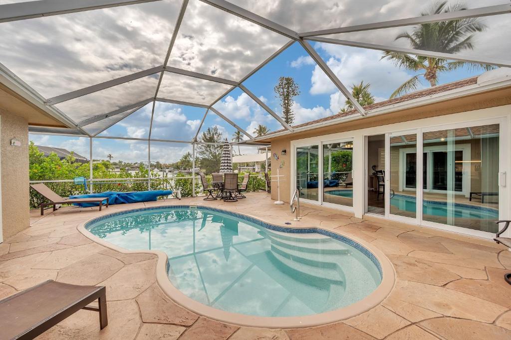 Sandcastles of Marco Island Waterfront Private Pool, Marco Island ...