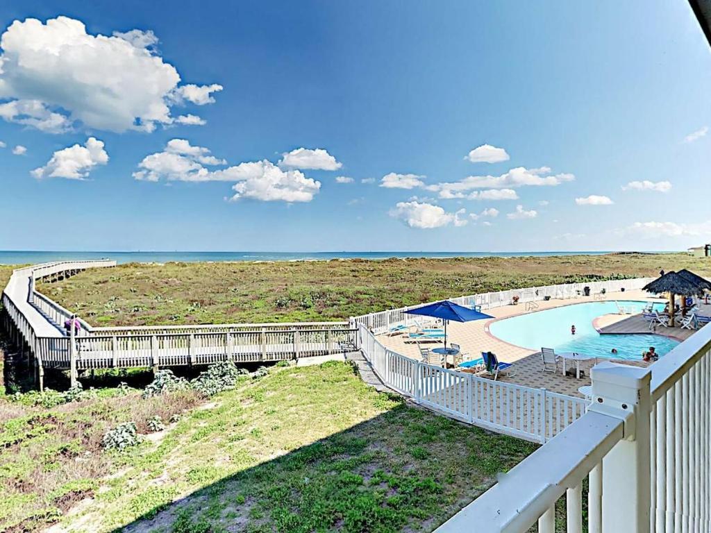 3001GC Beautiful condo with Panoramic Views of Gulf, Shared Pool ...